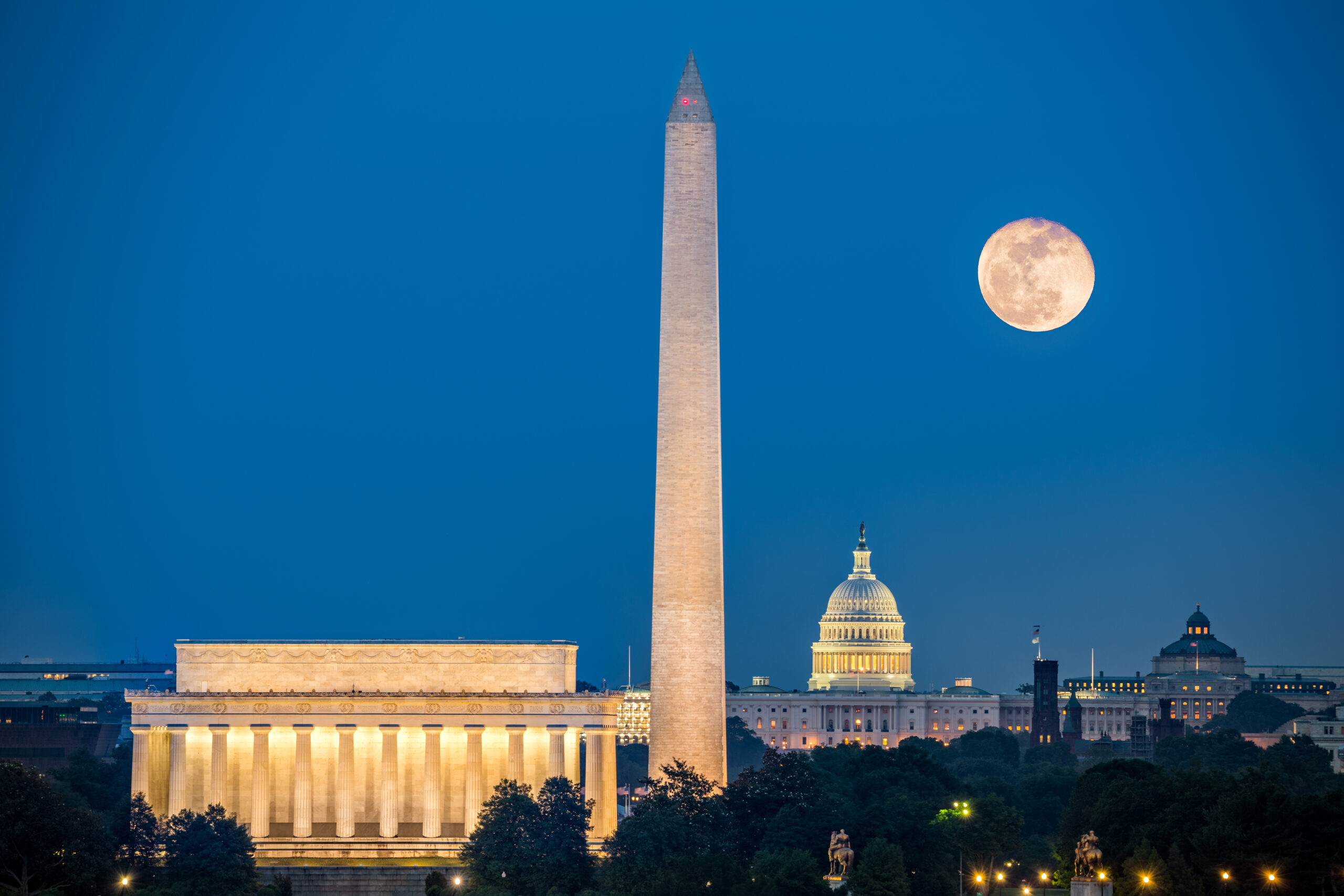 DC Sights Under Big Lights, Night Tour | Capitol Express Tours